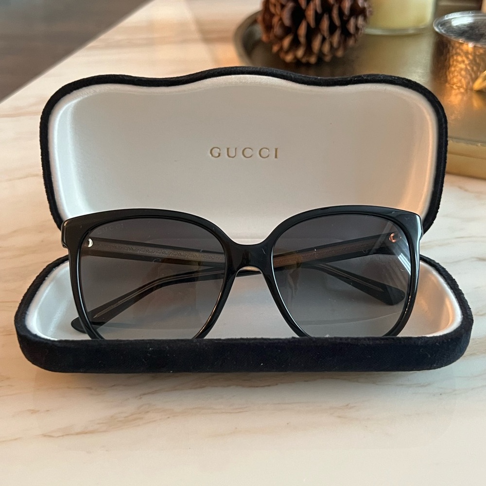 Gucci Sunglasses With Velvet Black Gucci Case - Gem